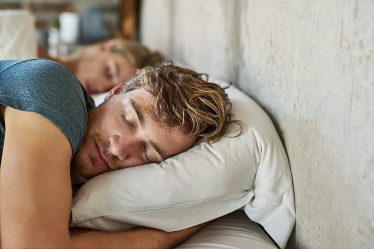Può il cuscino giusto aiutare contro l’apnea del sonno? | Resmed Italia